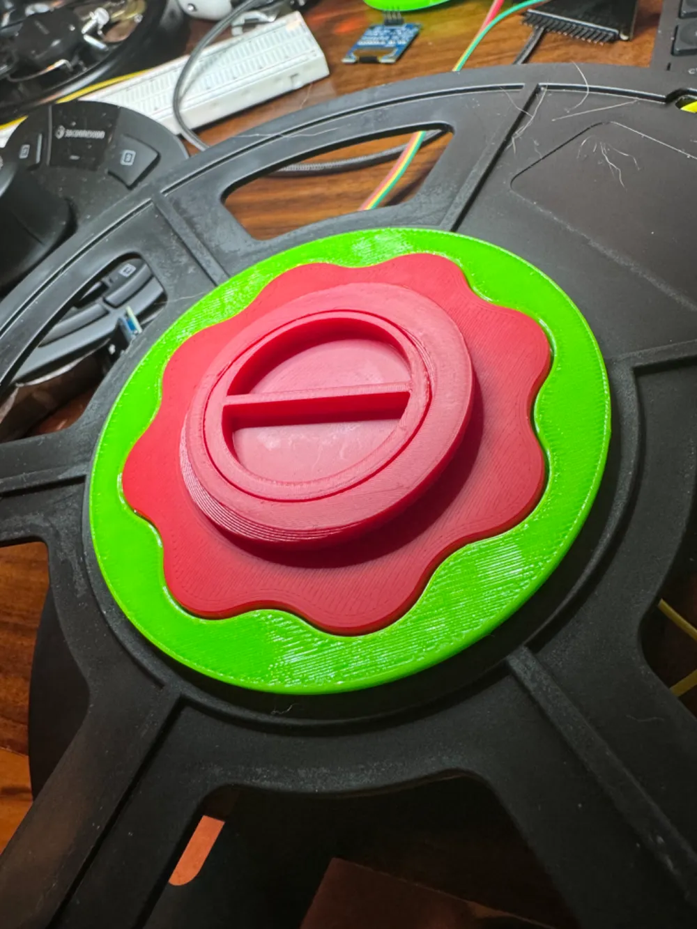 Bambu Spool Holders on Kingroon Plastic Spools - Free 3D Print Model ...