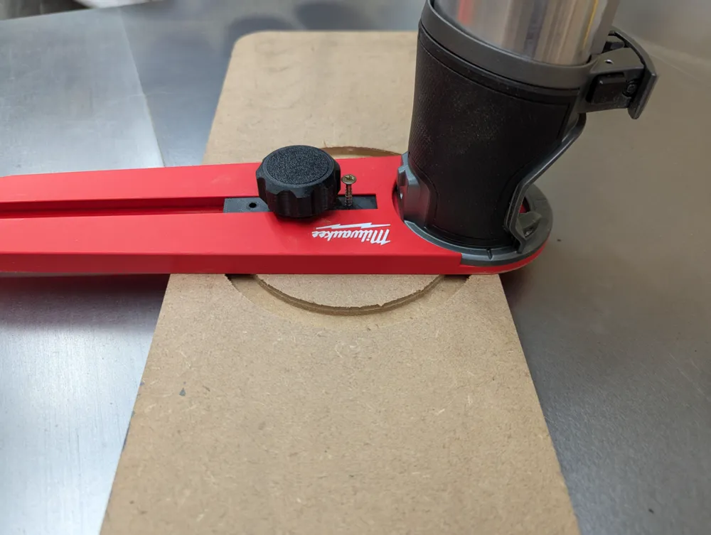 Milwaukee Trim Router Circle Jig by Pleasantly Plump - MakerWorld