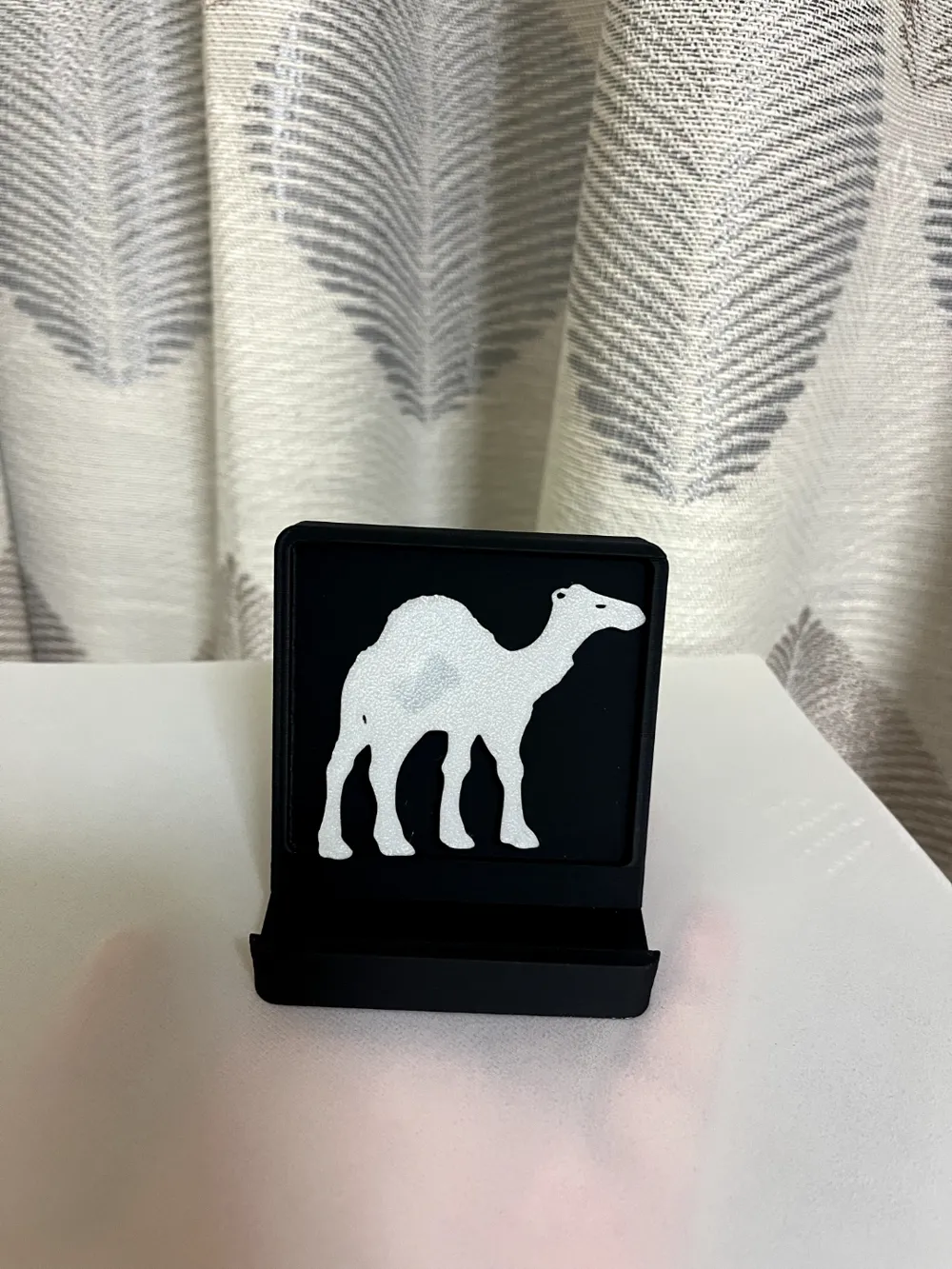 Camel Phone Stand by 2Dmaker - MakerWorld