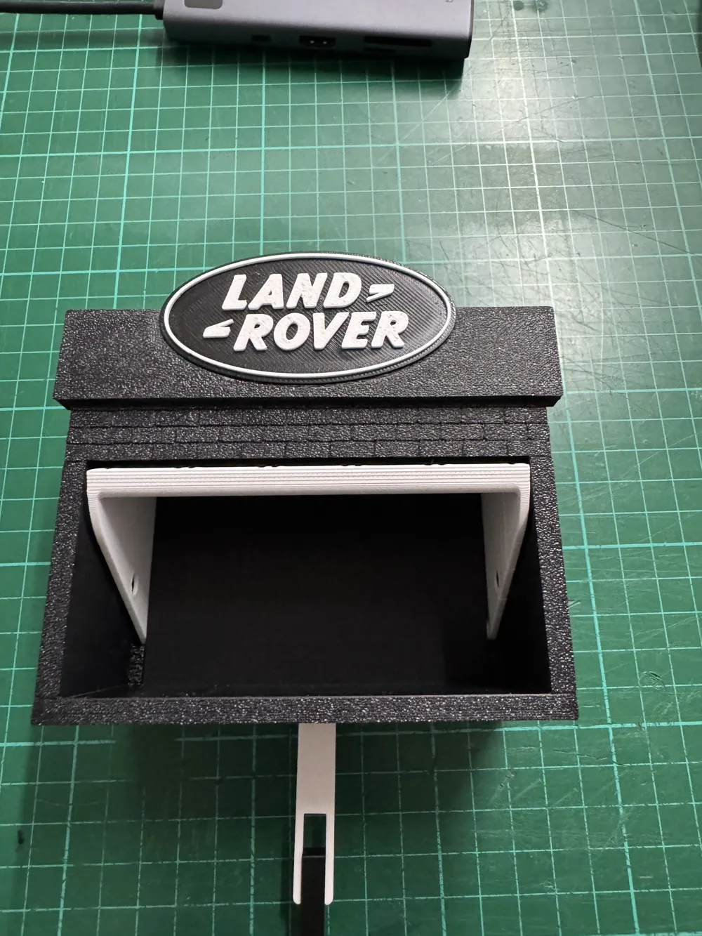 Land Rover Label - Free 3D Print Model - MakerWorld