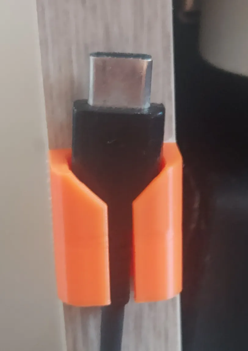 USB-C holder by Yesiotr - MakerWorld