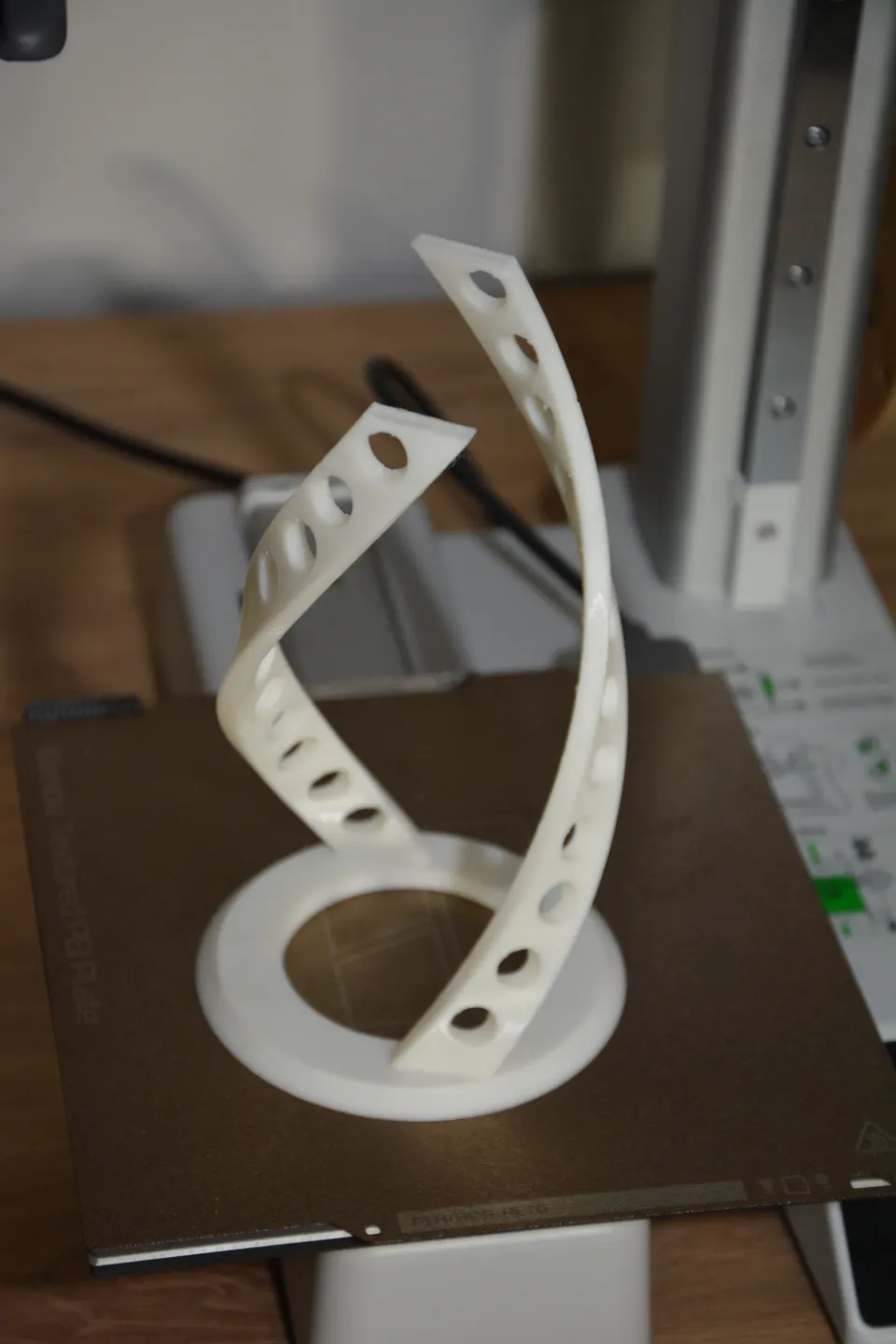 DNA Pen Holder by AndreUser - MakerWorld