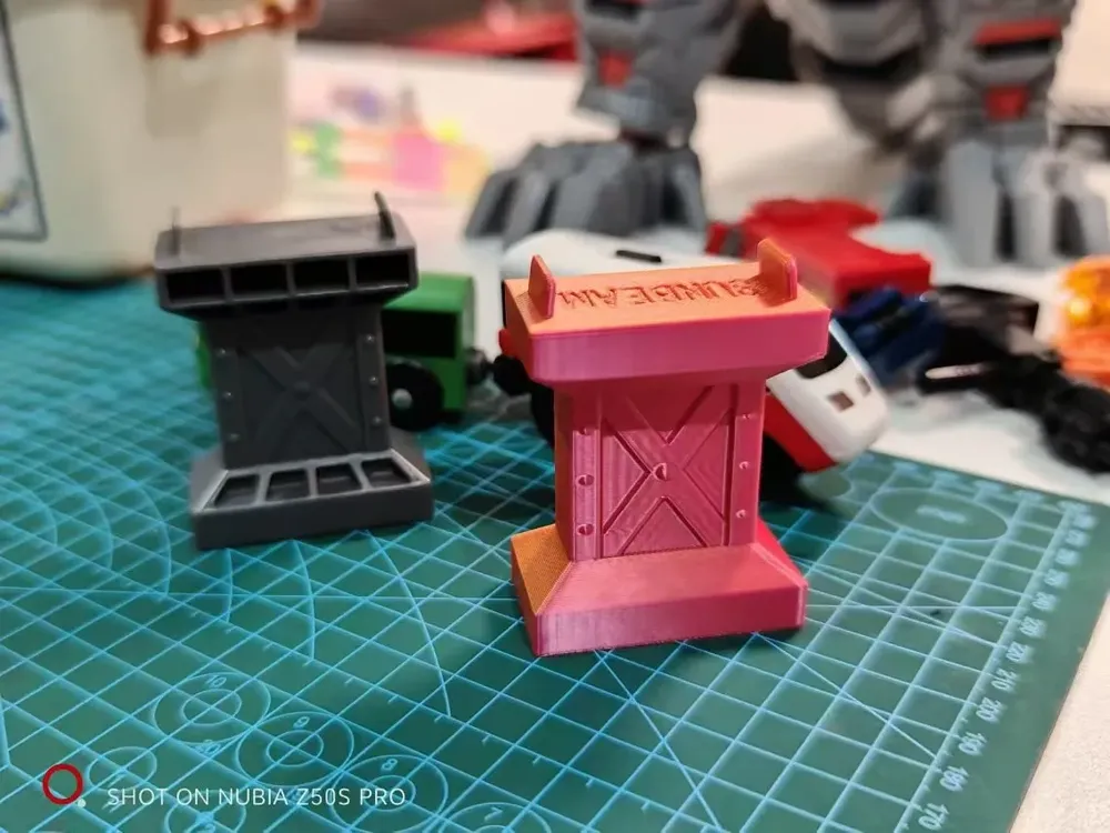Train track toy pillars, posts, support columns, cargo box trailer ...