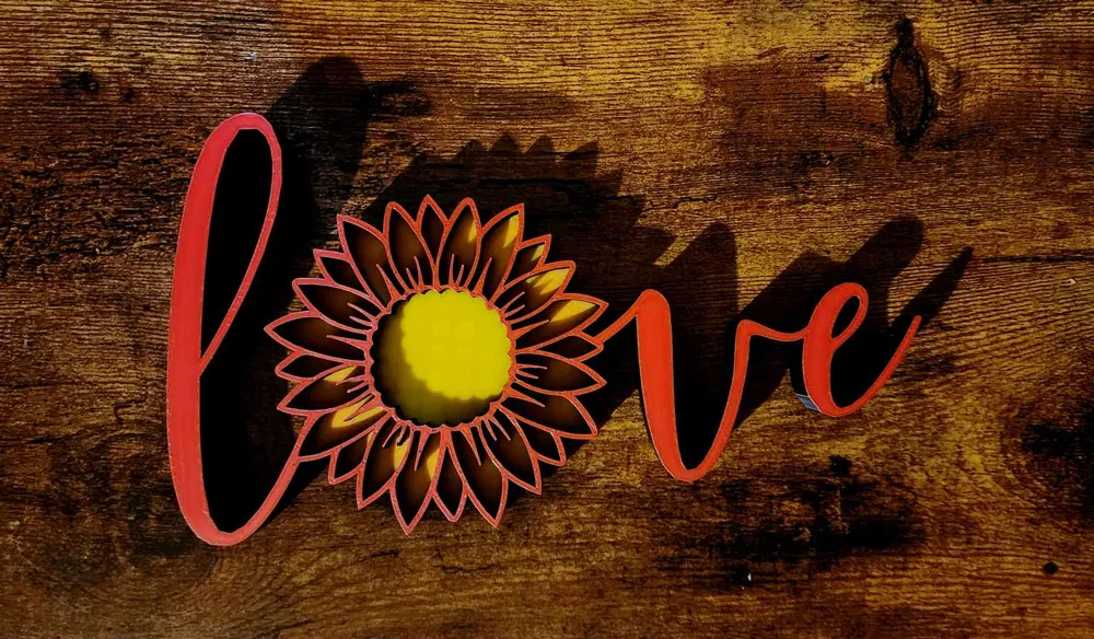 Flower Love Wall Plaque by xxLASWSxx - MakerWorld