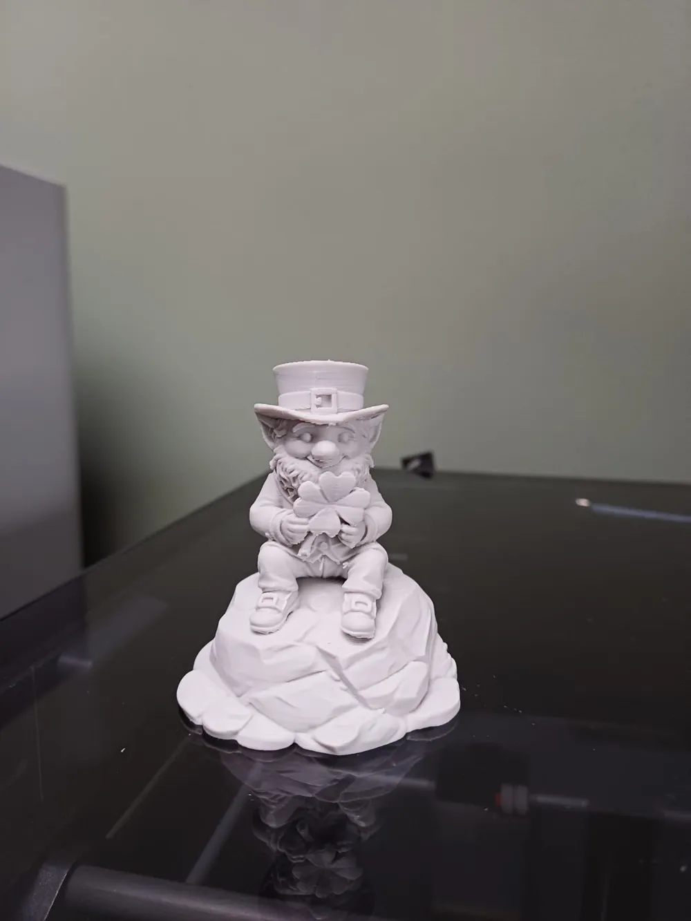 Lucky Leprechaun – Clover Guardian - Free 3D Print Model - MakerWorld