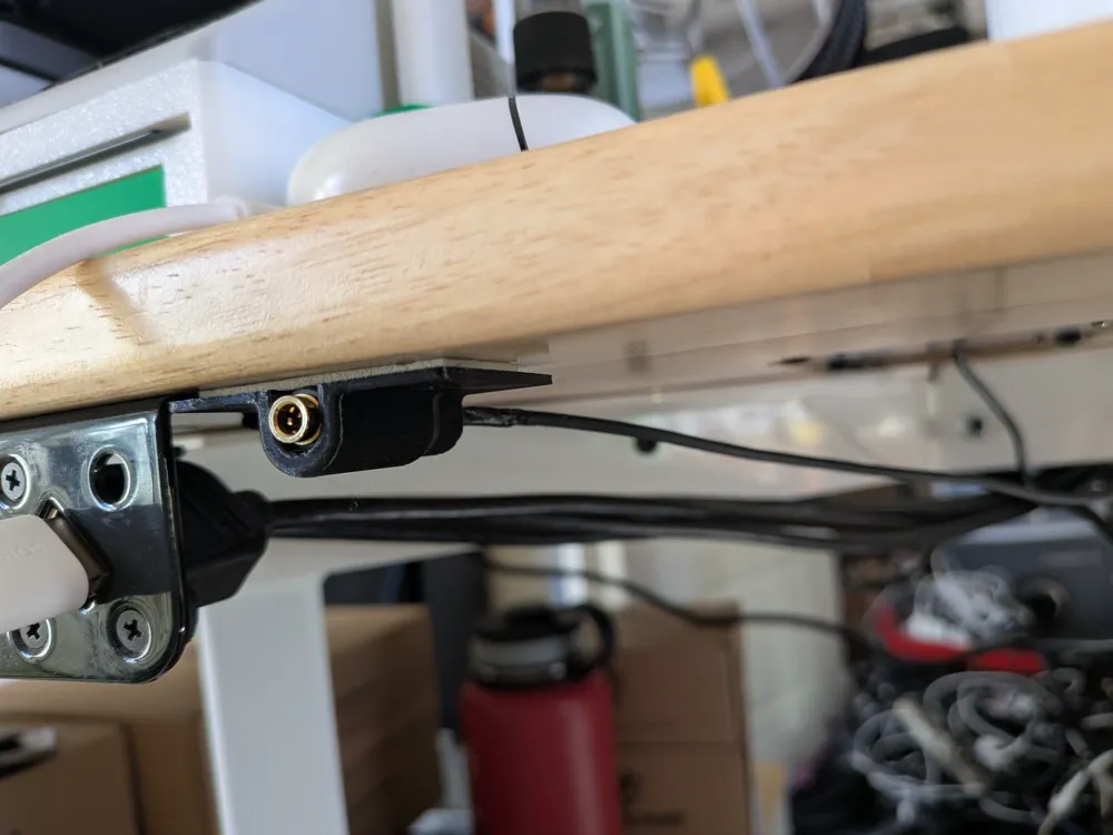 Headphone Jack (3.5mm) coupler desk mount Remixed by Guildencrantz ...