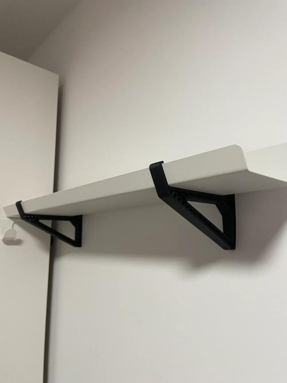 IKEA Malmback - Filament shelf (wall mounted) by Gabriel - MakerWorld