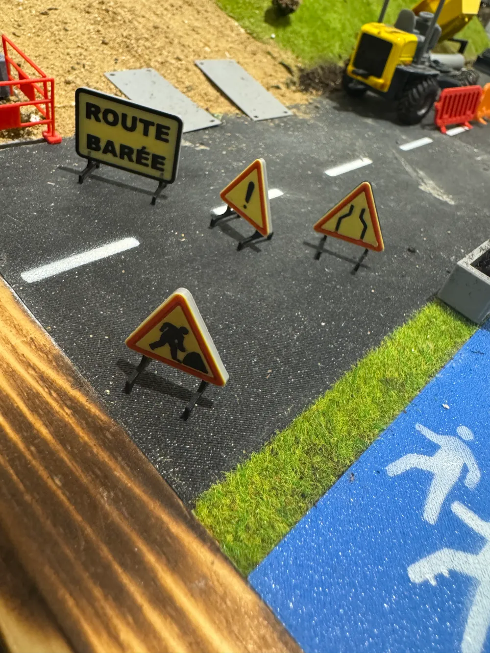 Construction site sign set diorama by dilan3D - MakerWorld