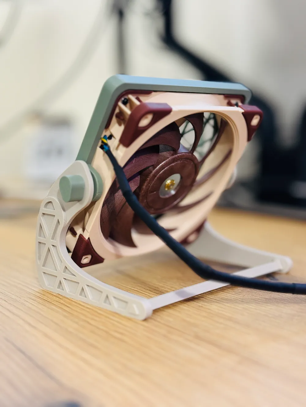 adjustable fan stand [120mm] - Free 3D Print Model - MakerWorld