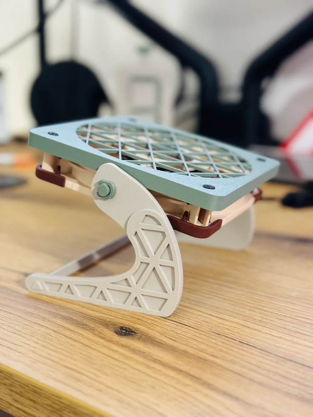 adjustable fan stand [120mm] - Free 3D Print Model - MakerWorld