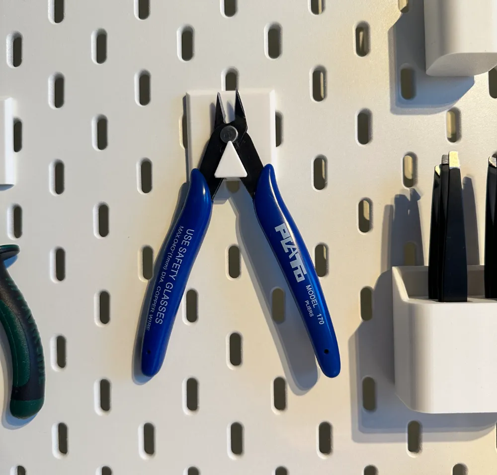 Cutter hanger for IKEA Skadis pegboard by Westeros Designs - MakerWorld