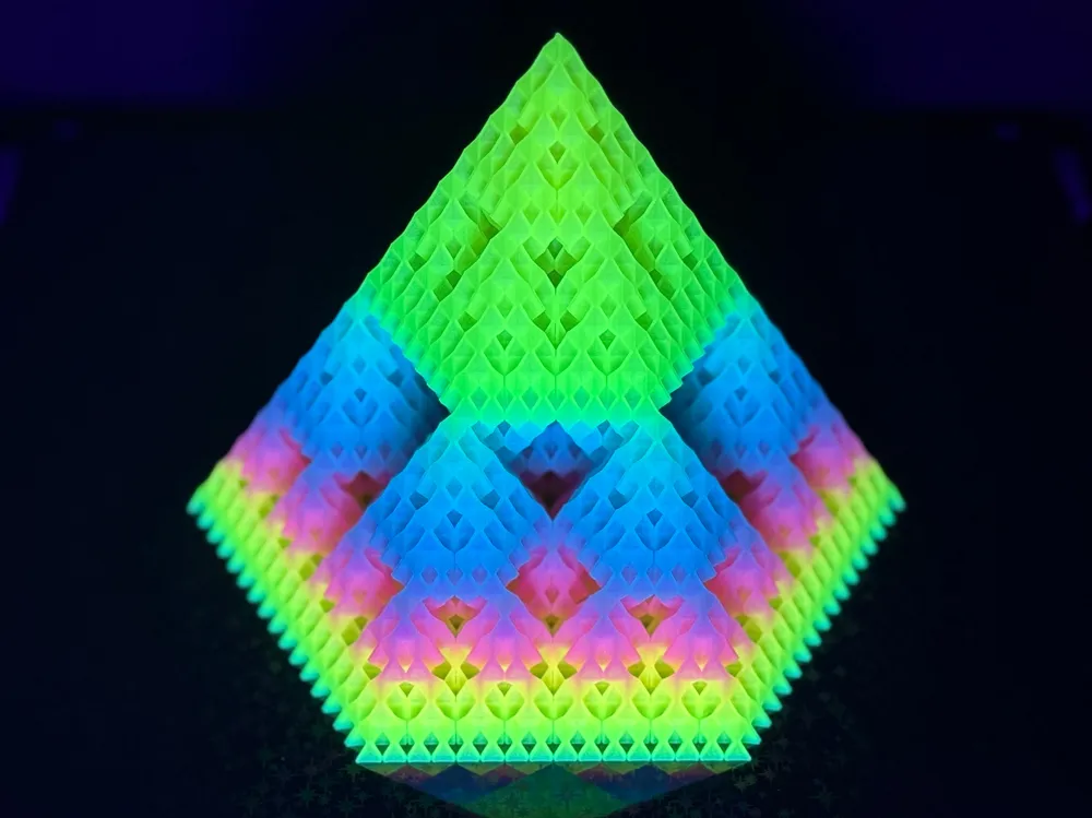 Vase Mode Fractal Pyramid | Tetra Honeycomb Lvl 5 - Free 3D Print Model ...