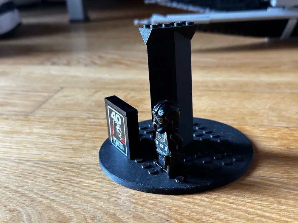 Brick Display Stand with Studs by Bloodberryjuice - MakerWorld