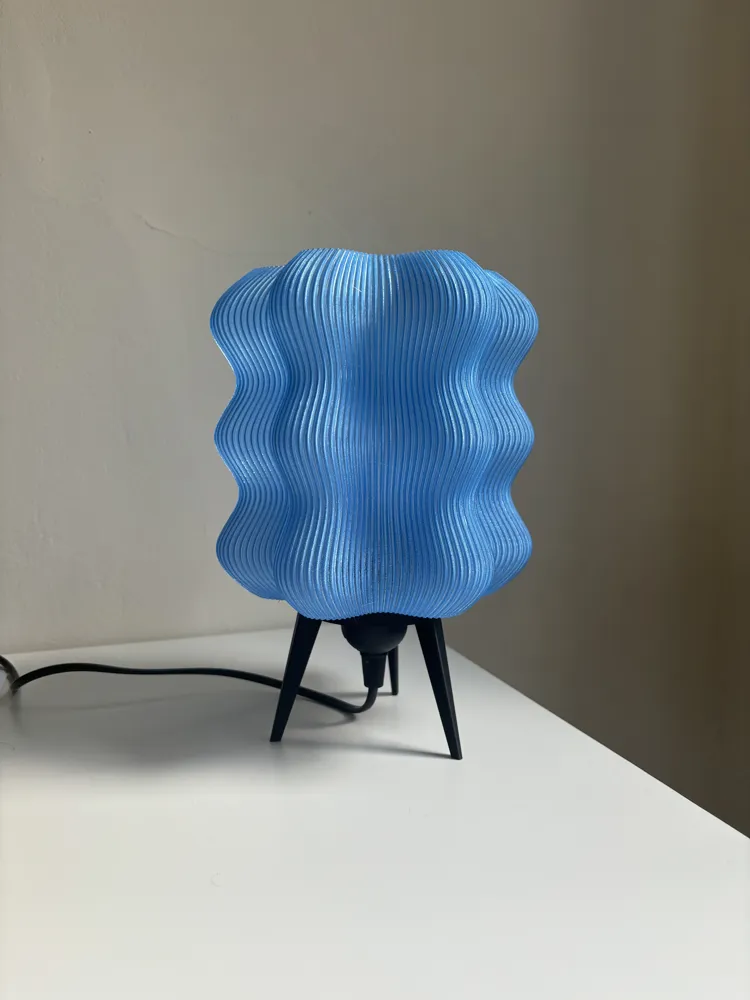 Wavy Lamp - E27 E26 Base - PETG - MakerWorld 3D Model | 3Drop