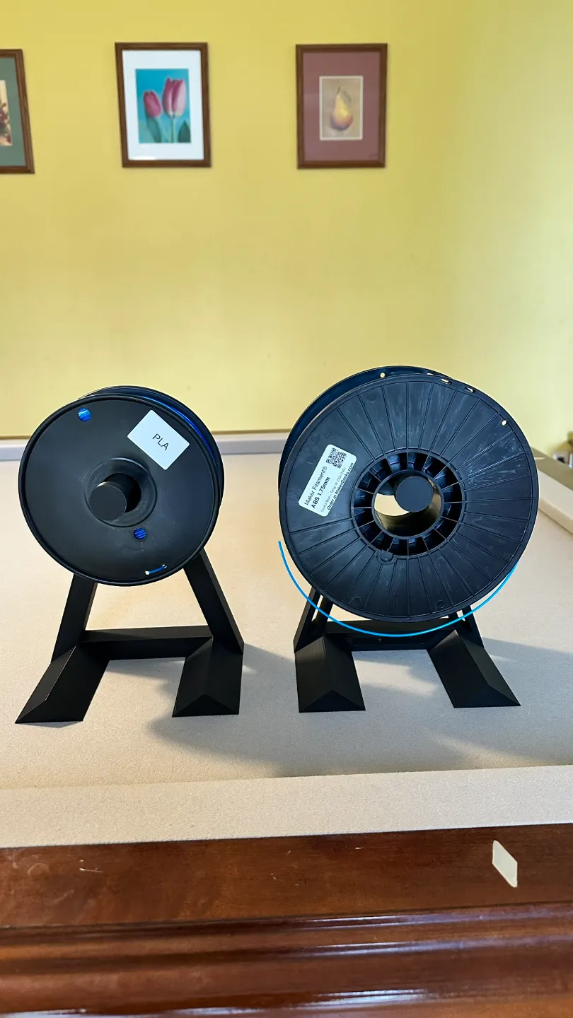 Desk Stand Small Spool Holder by Tinyshankers - MakerWorld