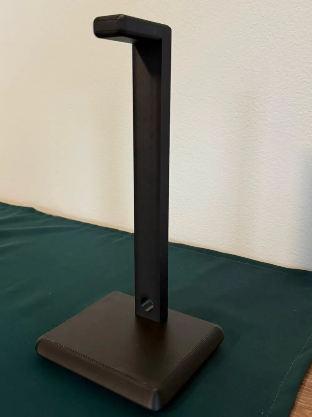 Minimal Desk Headphone Stand - Free 3D Print Model - MakerWorld