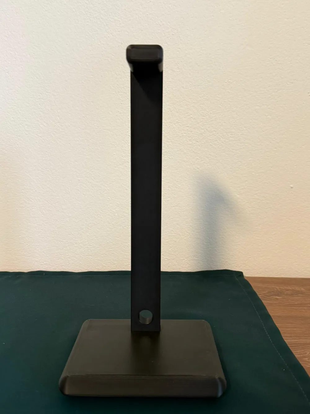 Minimal Desk Headphone Stand - Free 3D Print Model - MakerWorld