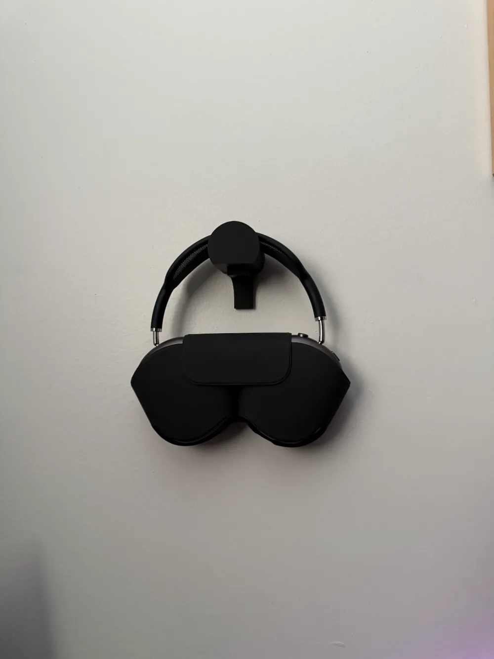 Floating AirPods Max Stand by DNGLBarry MakerWorld: Download Free 3D Models