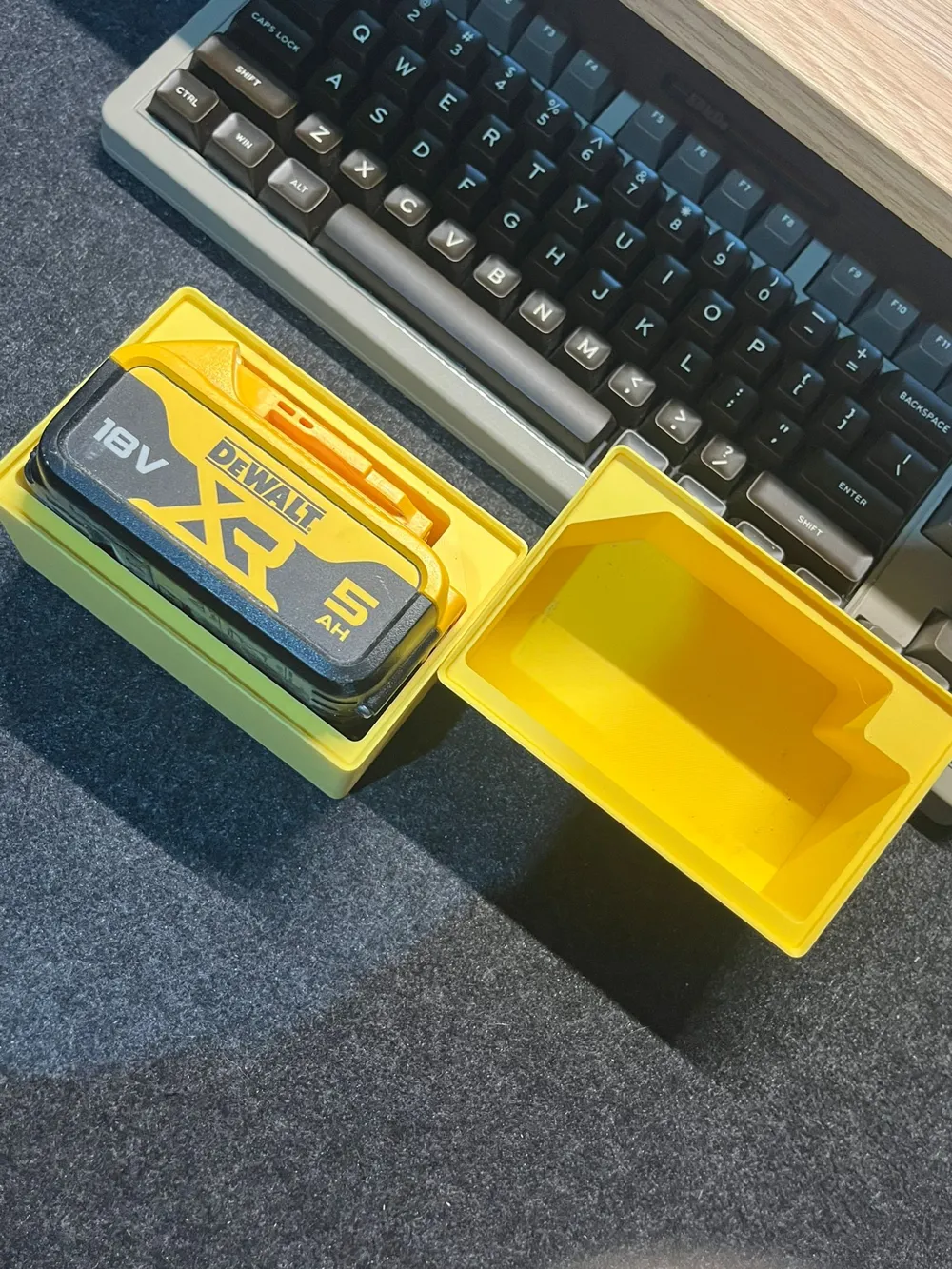 Dewalt 5AH Battery Gridfinity Bin - Free 3D Print Model - MakerWorld