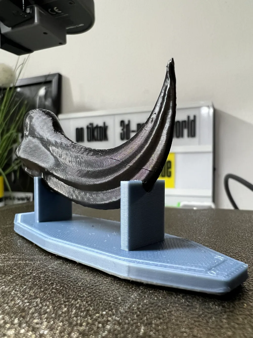 Velociraptor Claw - Claw from a Raptor - Dinosaur by 3D-Print-World ...