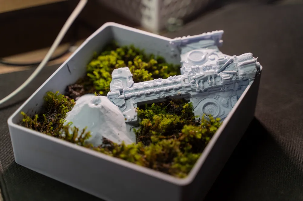 Hyperion Crash Micro-Scene Moss Box by jupeter MakerWorld: Download ...