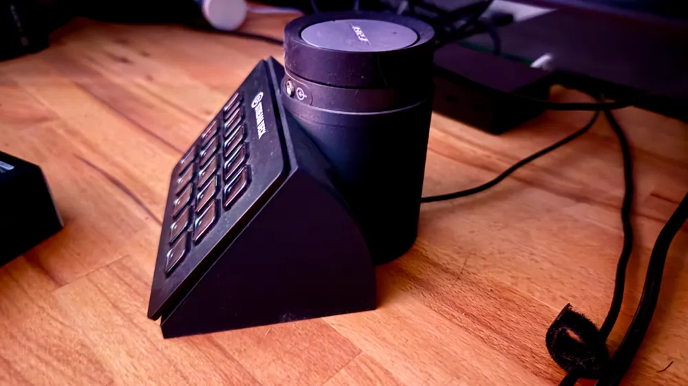 Streamdeck desktop stand with mount for Bose Speaker Remote by Dennis96 ...