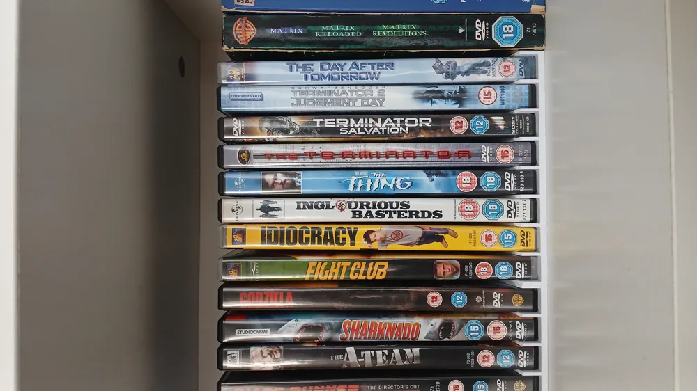 DVD/Blu-Ray stand by SentientCheese MakerWorld: Download Free 3D Models