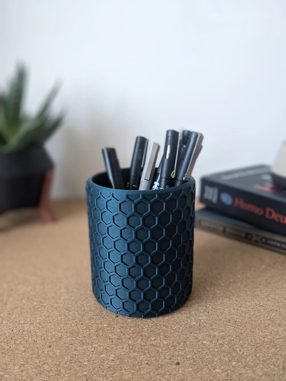 Honeycomb Patterned Pen Holder by Tycho Design - MakerWorld