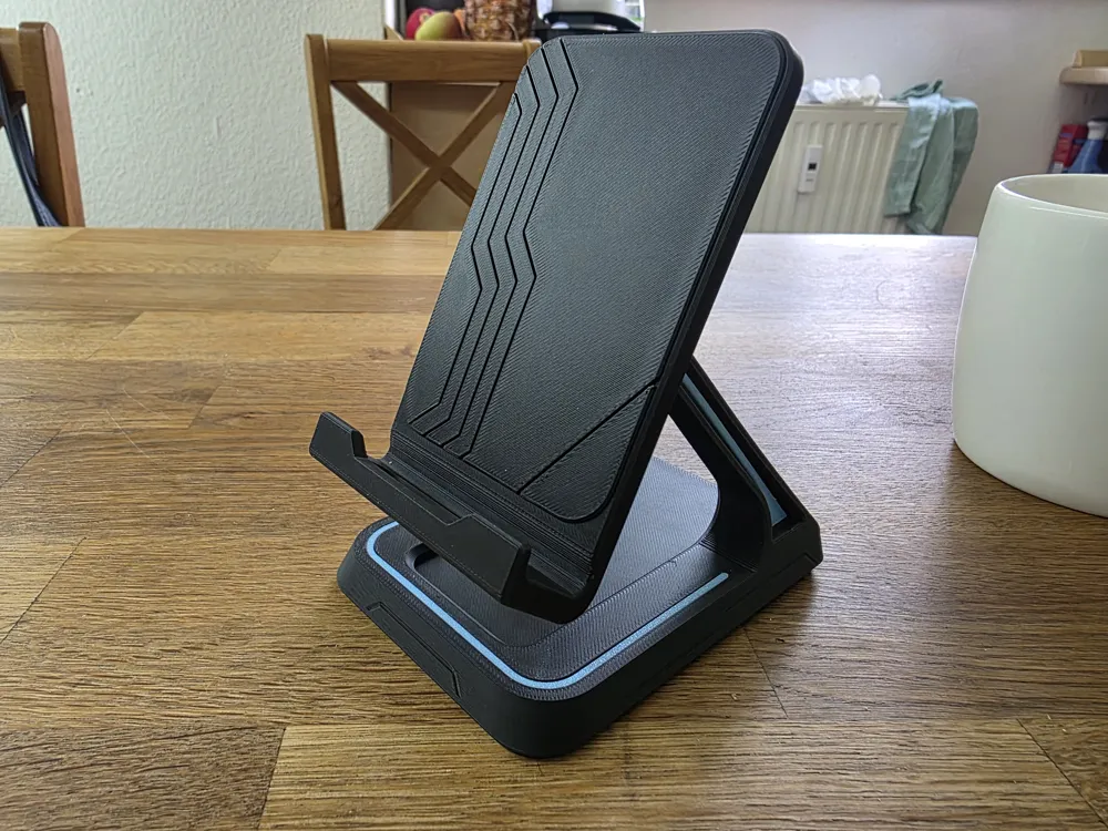 手机支架 2025-赛博朋克-无需AMS+AMS版本 来自 The Big Greek MakerWorld：免费下载 3D 模型