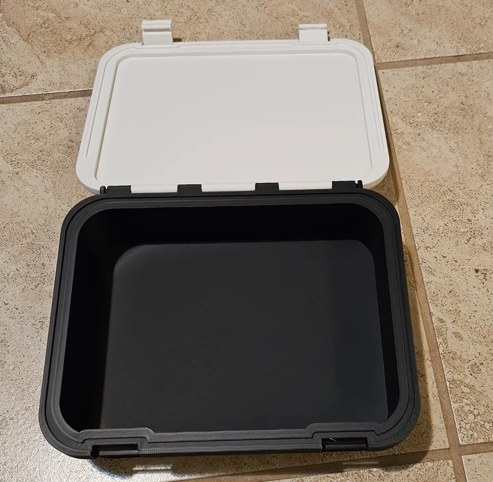 Basic strorage box with latches by Mike S. - MakerWorld