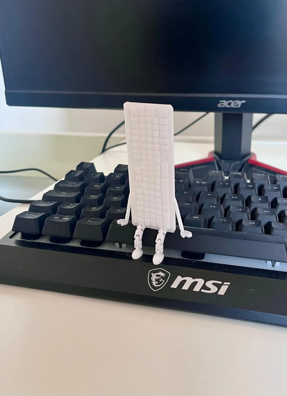 Articulated Keyboard buddy - Free 3D Print Model - MakerWorld