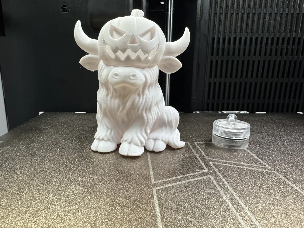 Highland Cow Spooky Lamp - Free 3D Print Model - MakerWorld