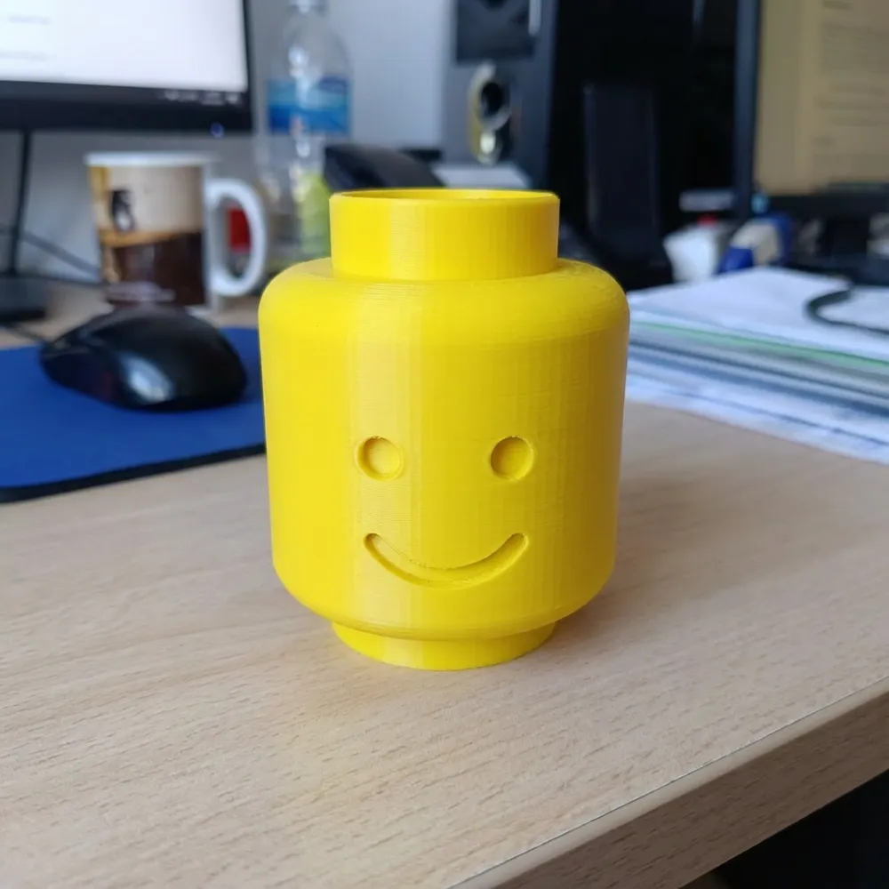 Pot à crayons tête style Lego - Modèle d'Impression 3D Gratuit - MakerWorld