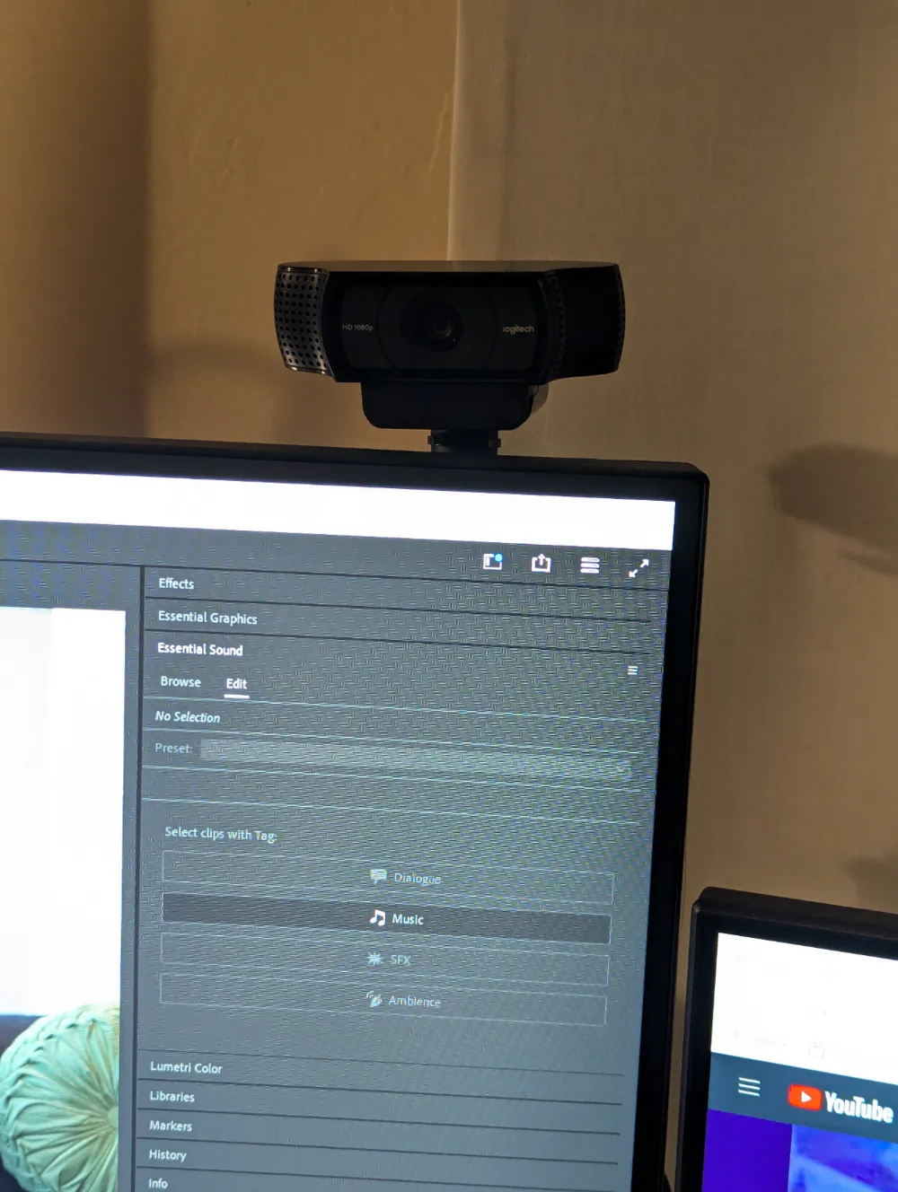 Logitech C920 Webcam Mount for VIVO Monitor Mount by buskin MakerWorld ...