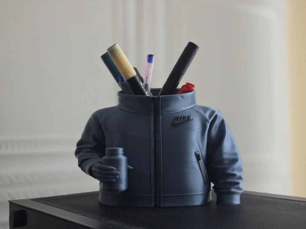 Nike Tech Fleece 笔筒 - 免费 3D 打印模型 - MakerWorld