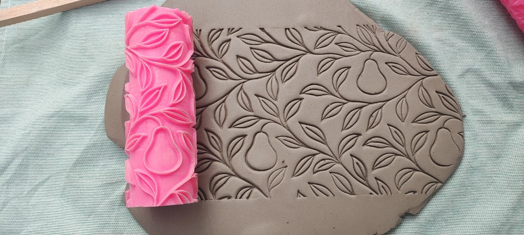 Texture Roller - Trellis of Pears Debossed by TheBreadman MakerWorld: Download Free 3D Models