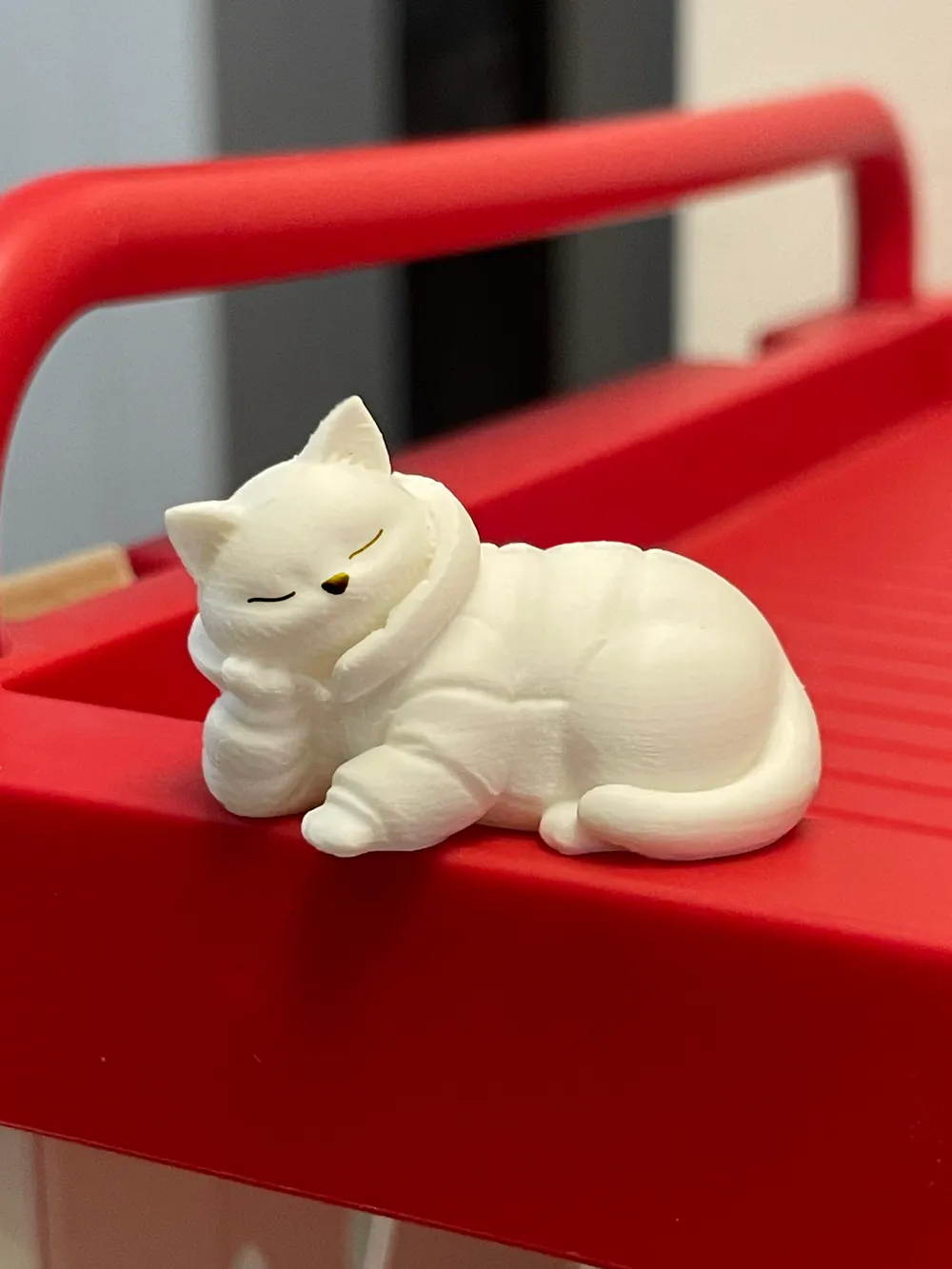 Sleeping kitten propping its head - Free 3D Print Model - MakerWorld
