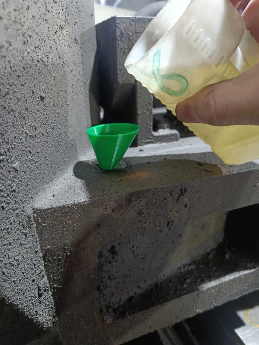 Little Funnel for Grinder Machine by Kostas Lazai - MakerWorld
