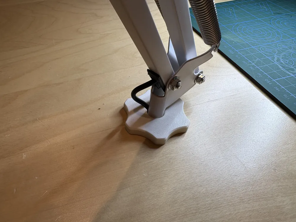 Desktop Swing Arm Mount - Free 3D Print Model - MakerWorld