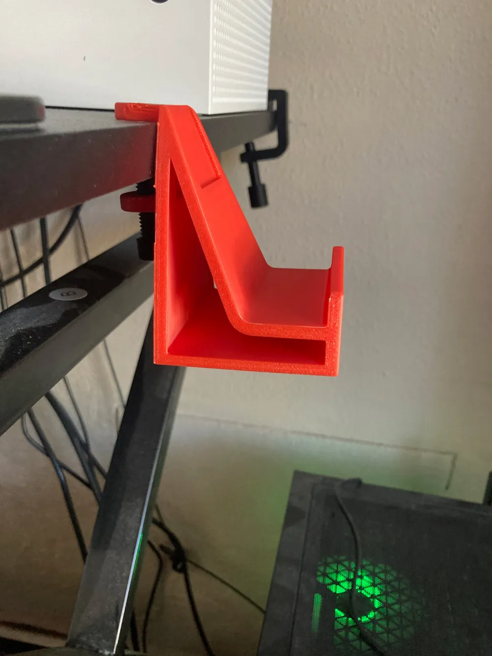 Xbox Controller Clamp by Samuel OsikaMakerWorld: Download Free 3D Models