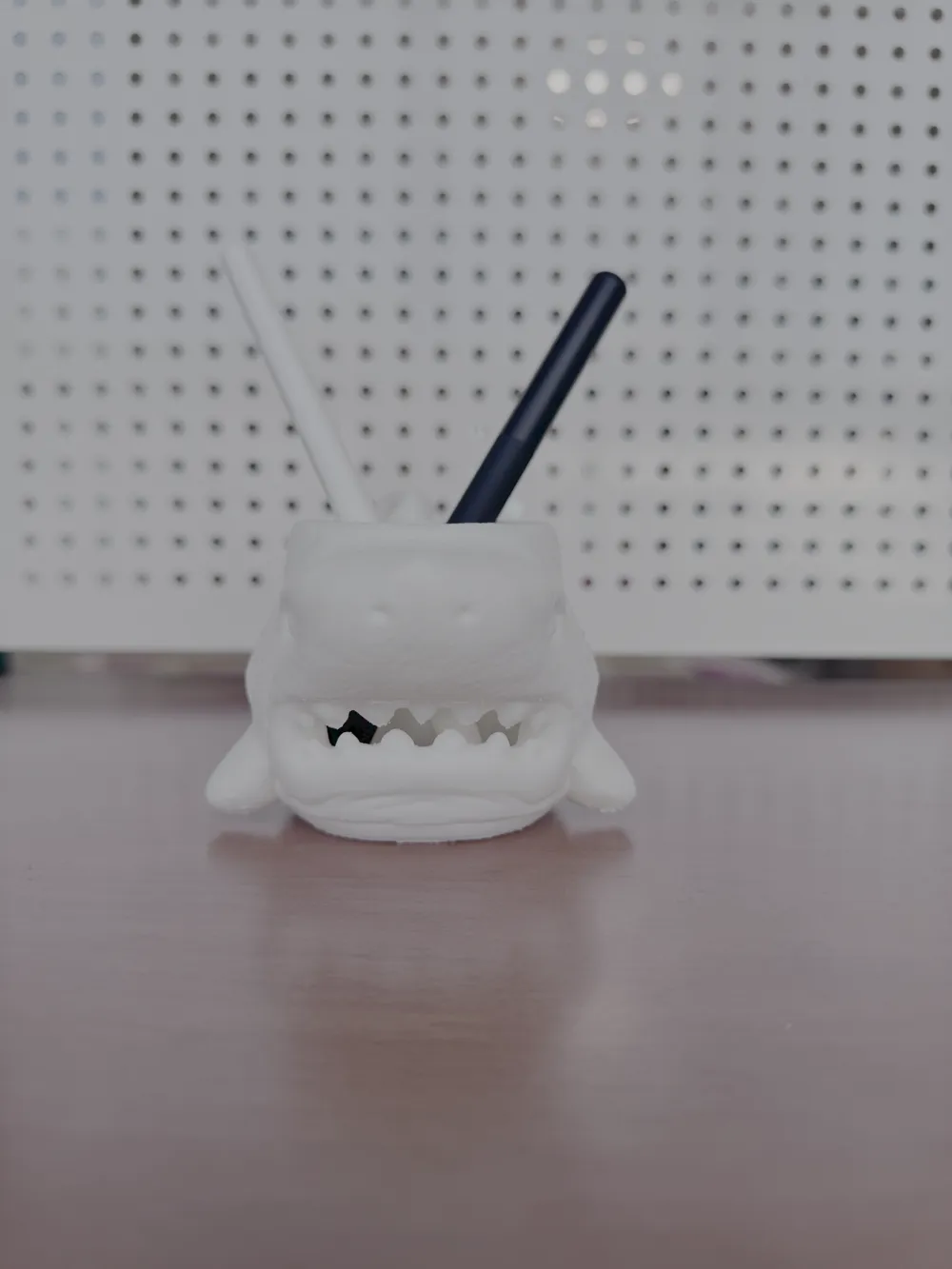 Shark Cup Pen Holder by 北极熊师傅 MakerWorld: Download Free 3D Models