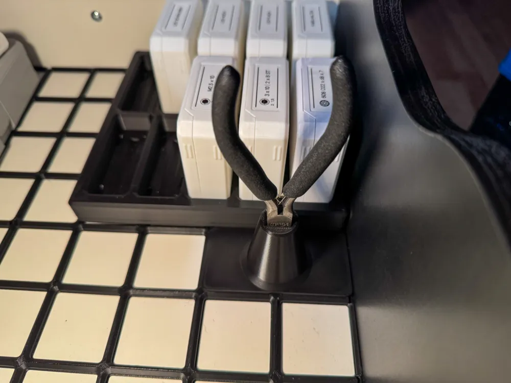 Gridfinity Pliers Holder by dasTimm - MakerWorld