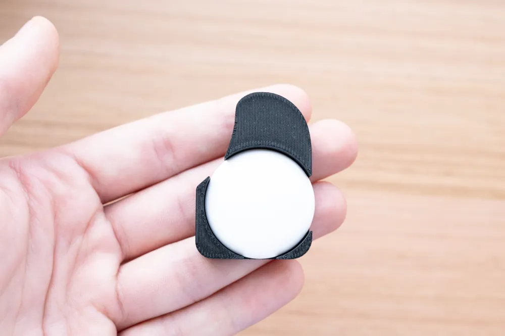 AirTag holder for Nikon Z30 with SmallRig by Vogelhaus - MakerWorld