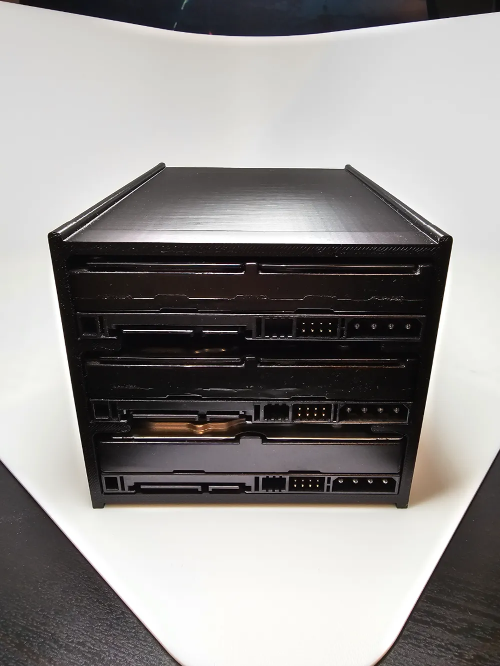 3.5'' HDD Hard Drive Tower by PRINT3D DESIGN MakerWorld: Download Free ...