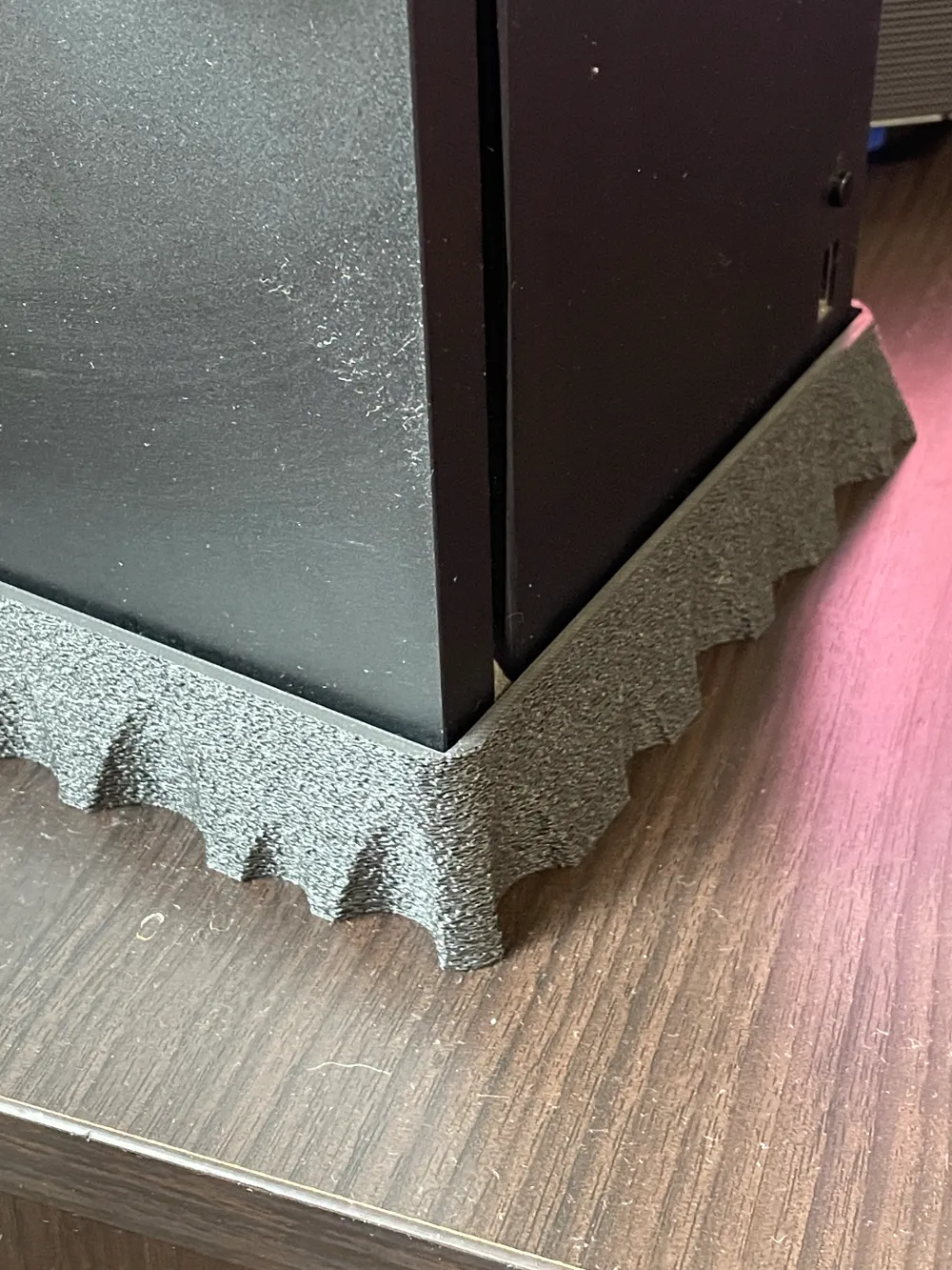 Stand holder xbox fuzzy skyn by ivandeluca - MakerWorld