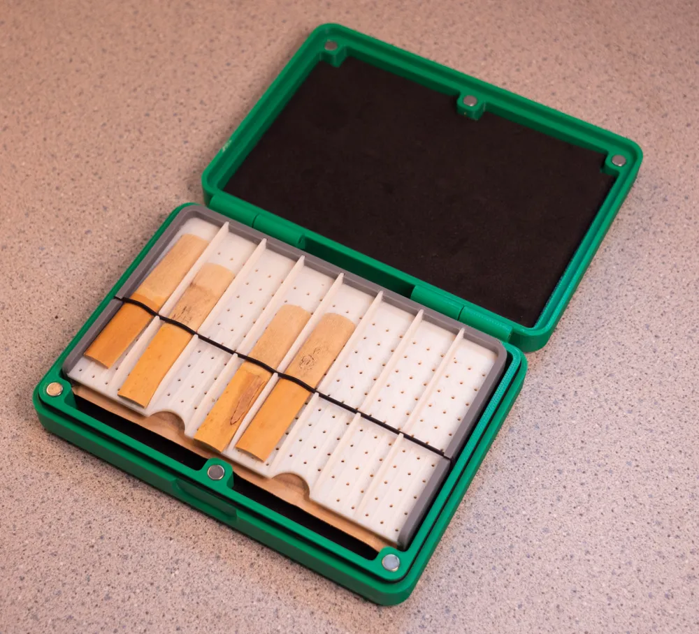 Humidified Reed Case for Bb Clarinet and Alto Sax by DarkArtsLab ...