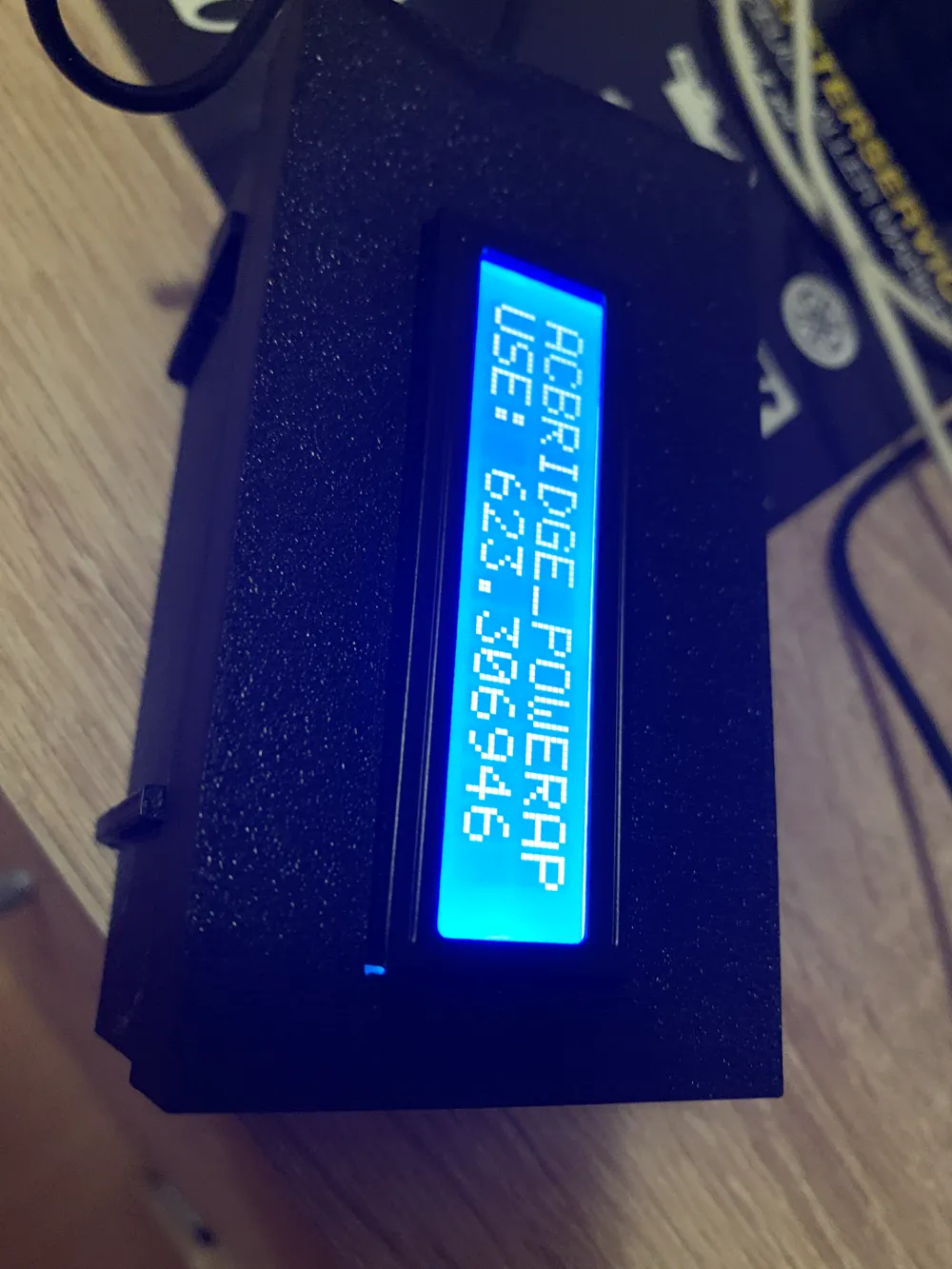 ESP32 enclosure with display cutout by Martin H. - MakerWorld