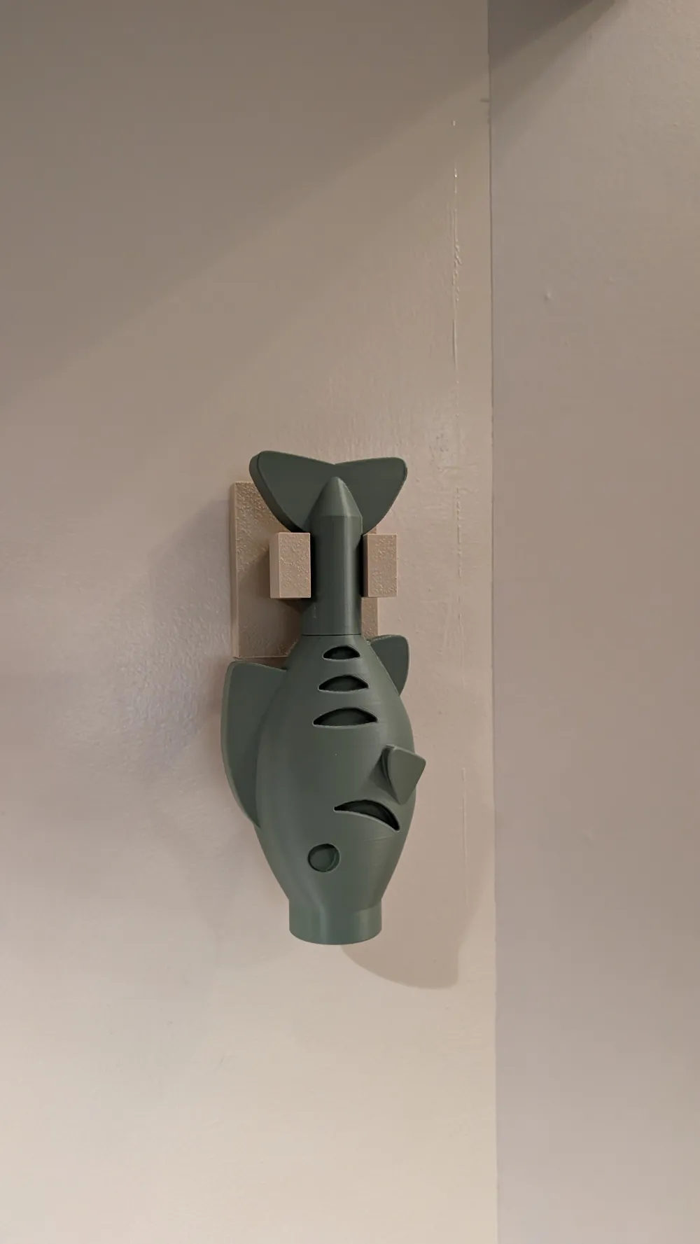 giant brick style fish "Billy Bass" wall decor - Free 3D Print Model ...