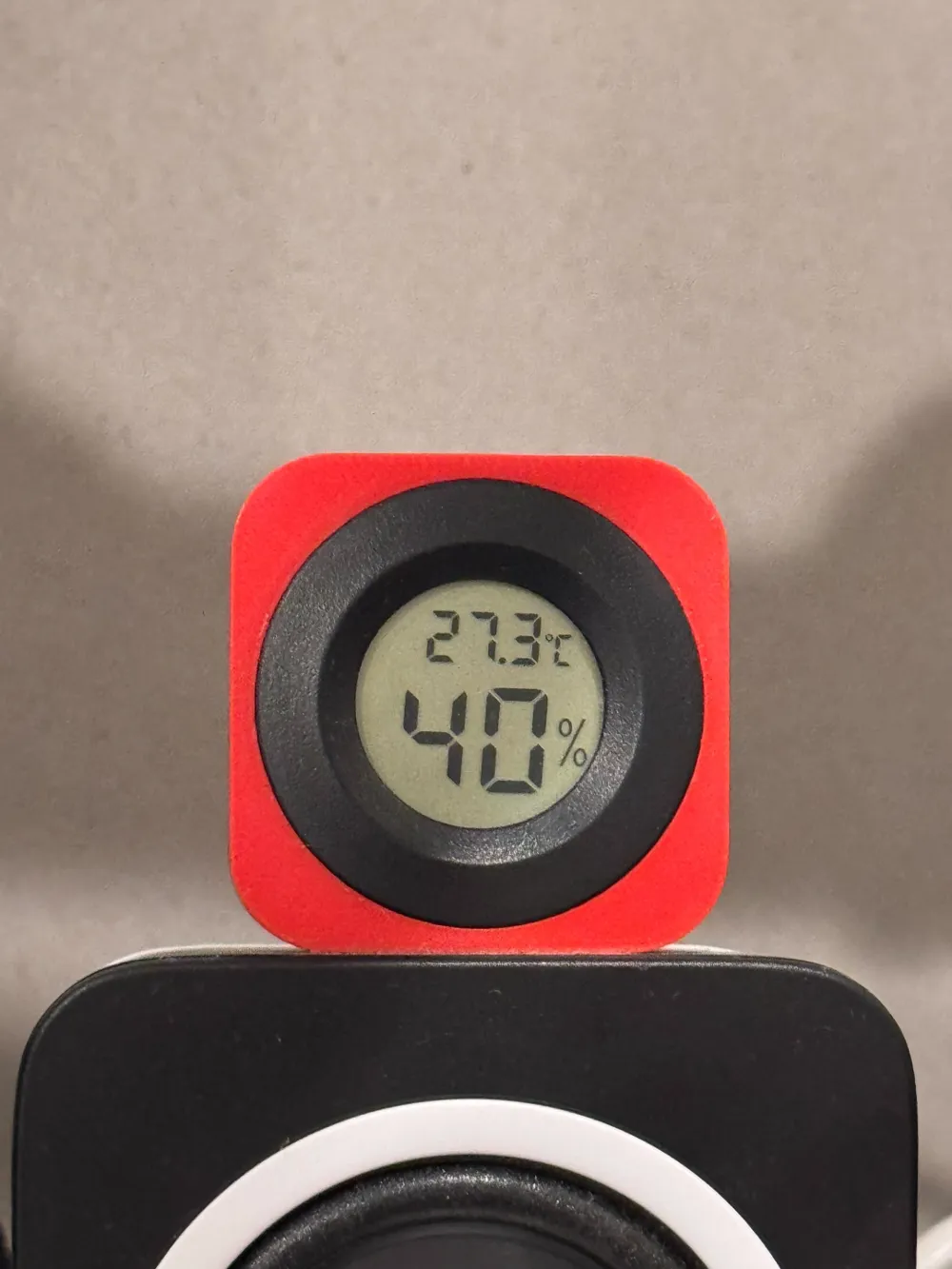 Vented hygrometer mount by fraw - MakerWorld