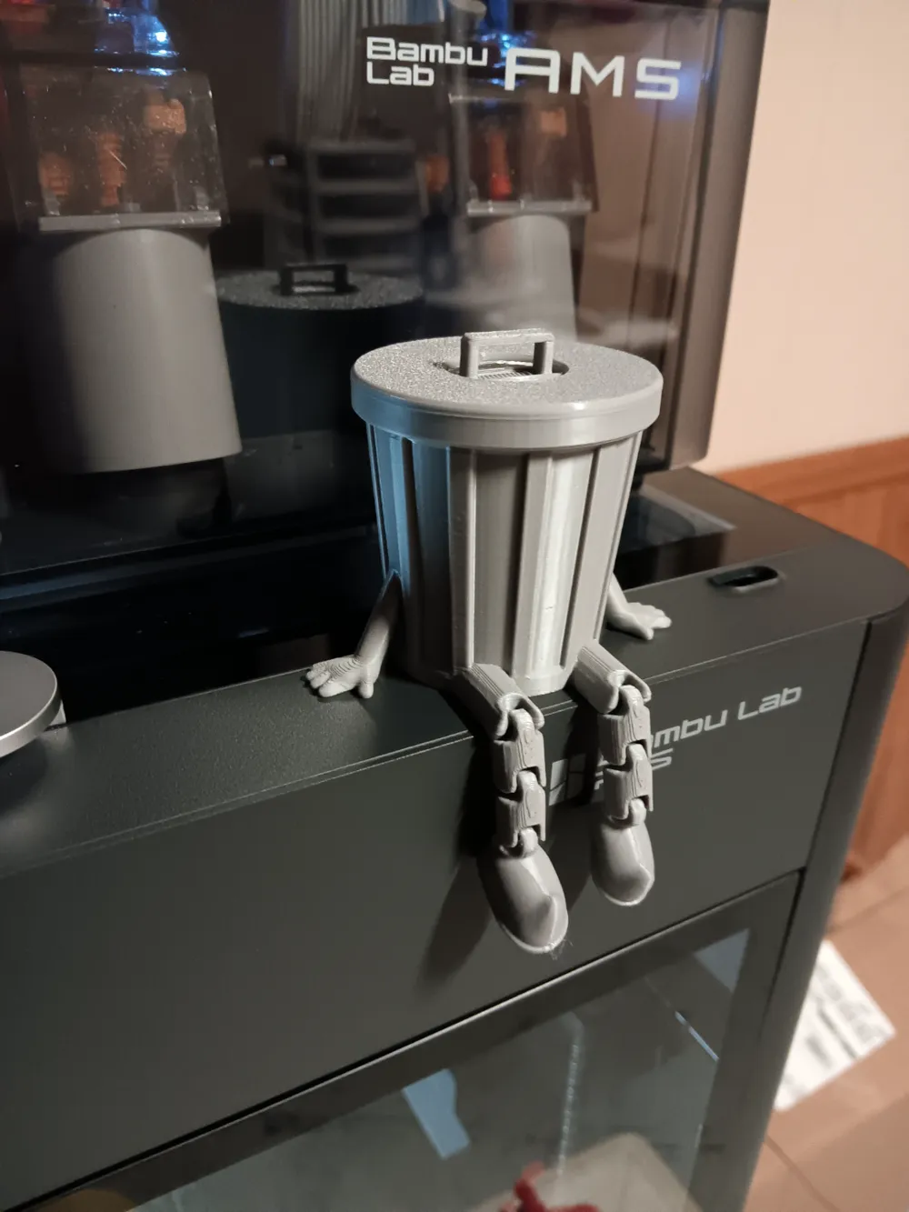 Articulated Trash Can Buddy by AmishAtlas Designs MakerWorld: Download ...